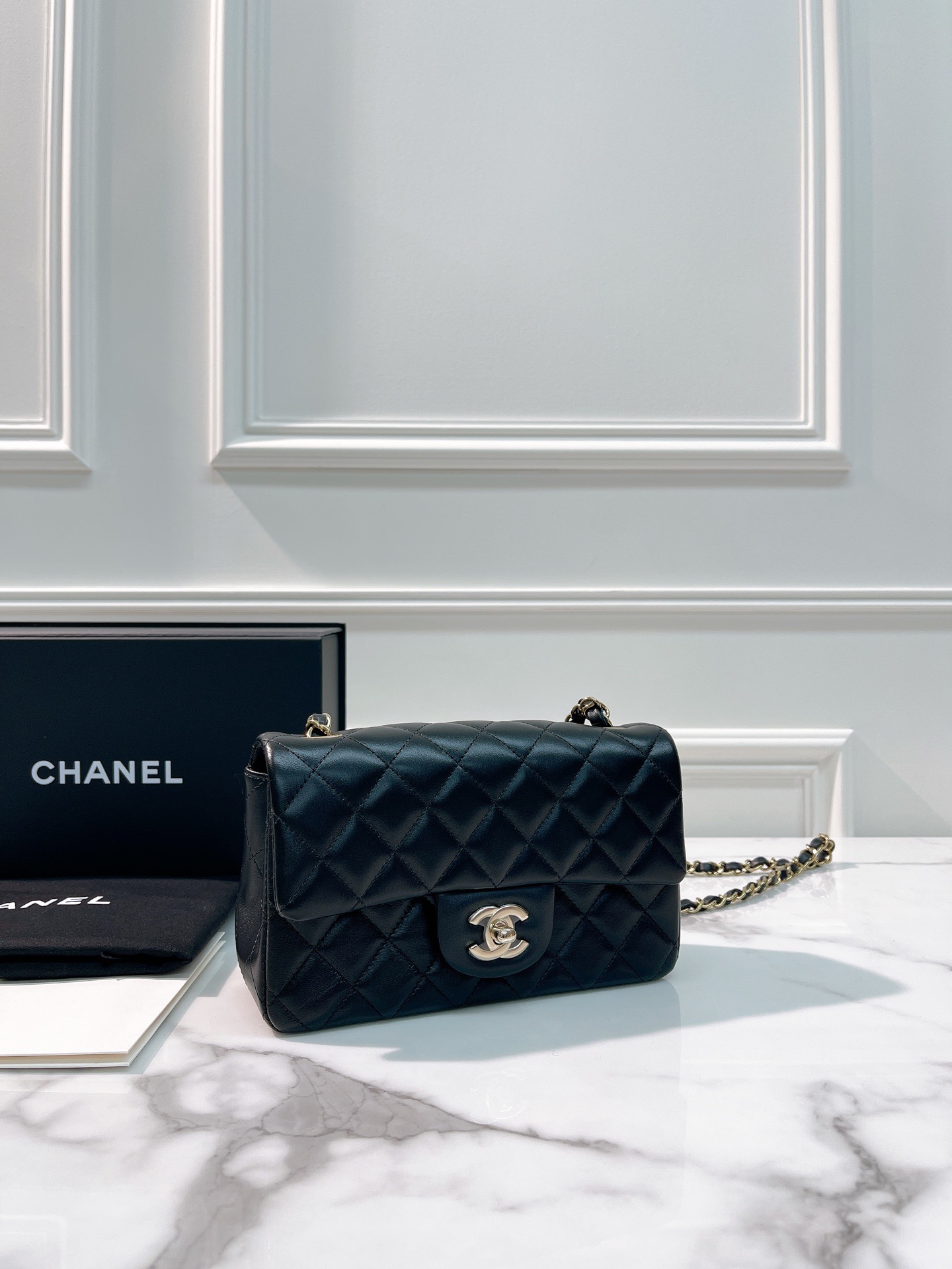 CHANEL MINI CLASSIC FLAP - Ahli