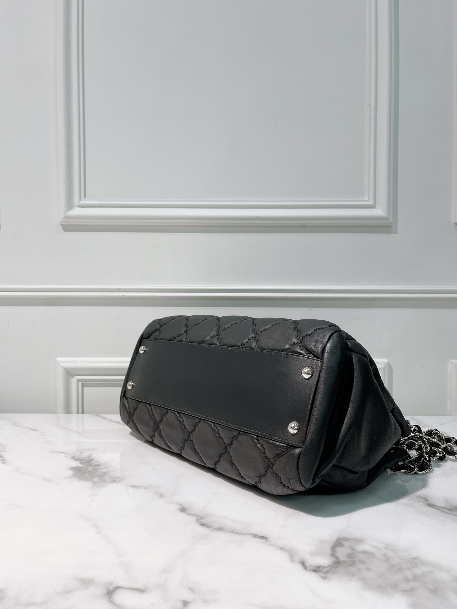 CHANEL HAMPTONS, Black/Silver - AHLi - Melbourne Second-Hand Luxury