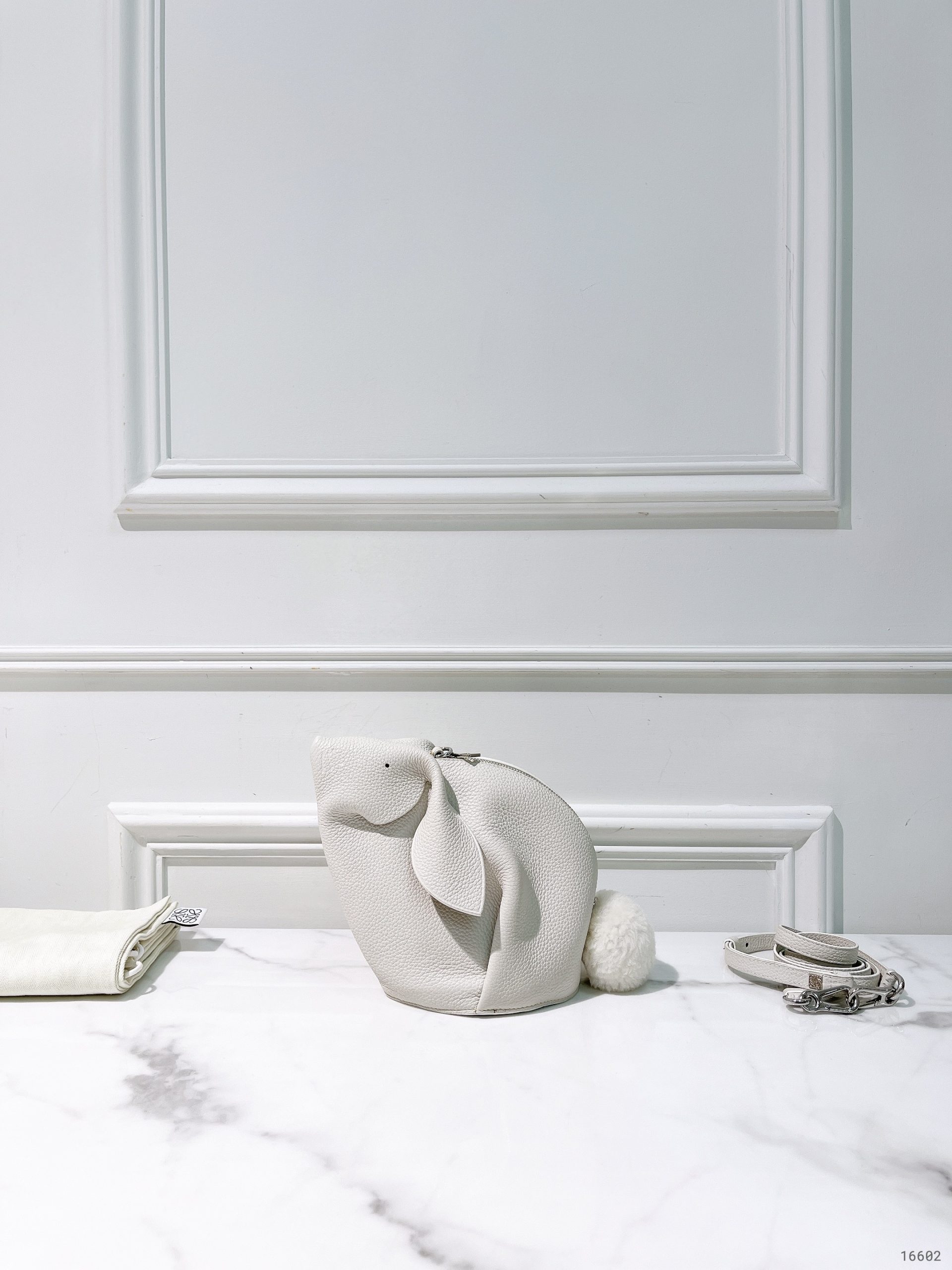 LOEWE RABBIT BAG, White - Ahli