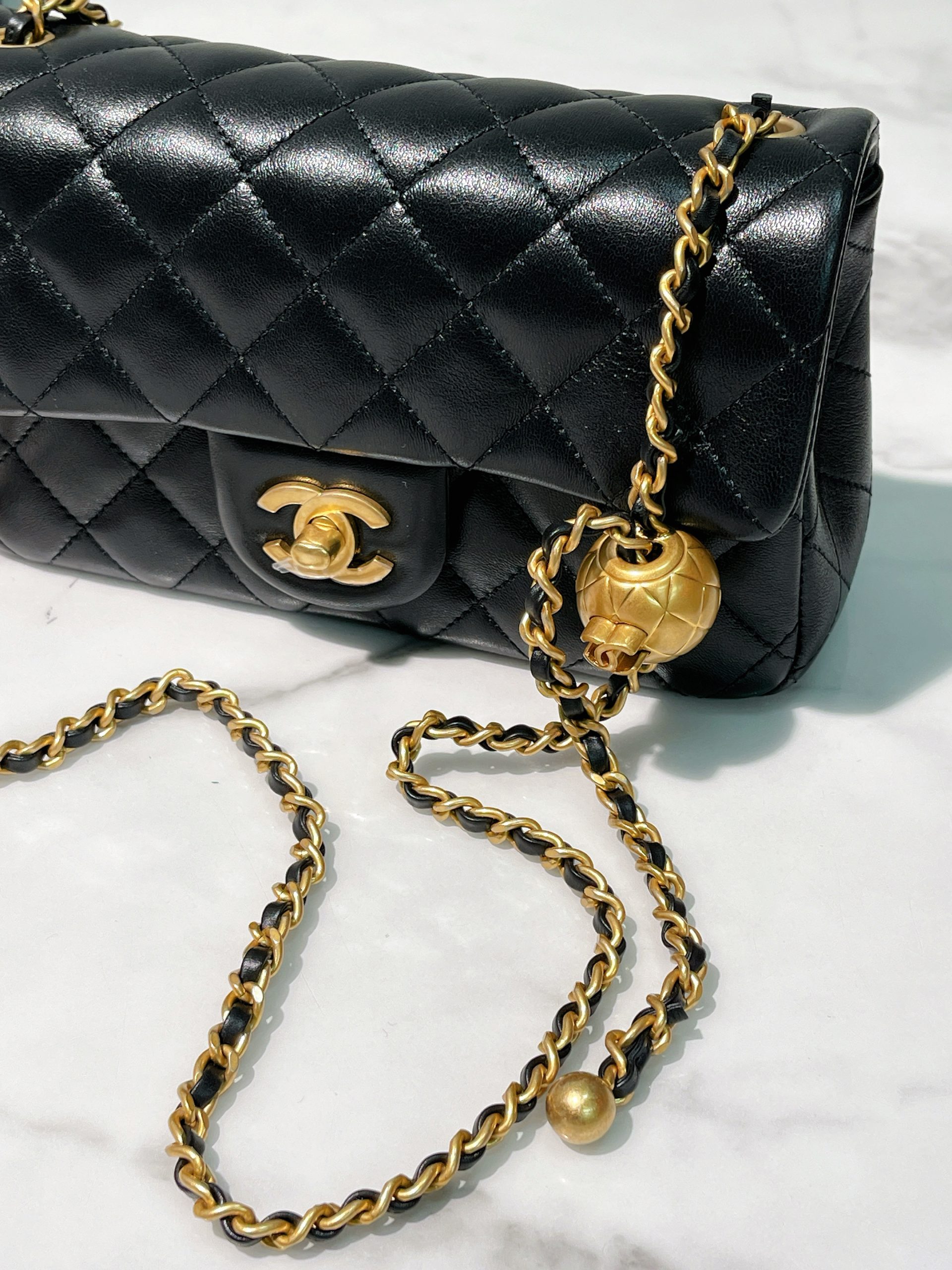 CHANEL 25A PEARL CRUSH MINI FLAP, Black/Gold - Ahli